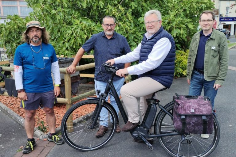 Cirkwi // itinéraires et guides de voyage partout dans le monde